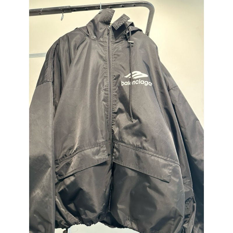 Jual Balenciaga 3B Sports Logo Pleated Windbreaker | Shopee Indonesia
