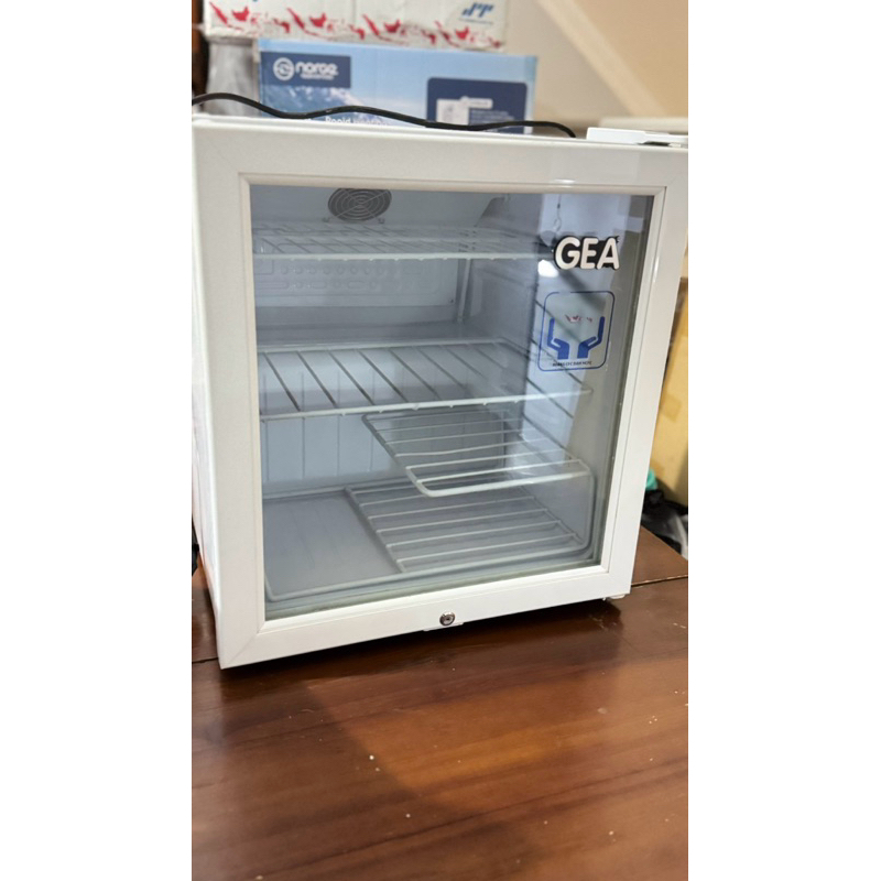 Jual Gea Showcase Mini Portable Kulkas Minuman Display Cooler GEA EXPO ...