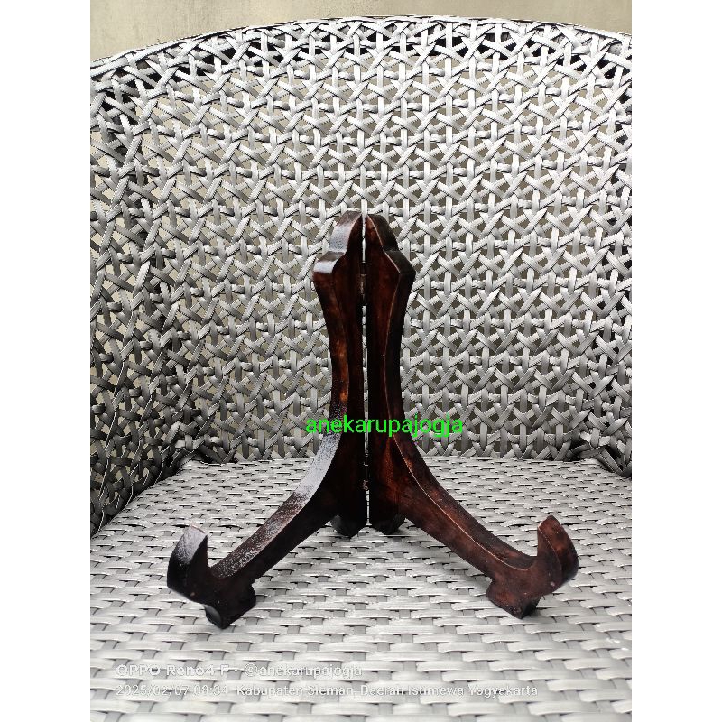 Jual kaki stand piring bahan kayu mahoni warna coklat tua dan jati ...