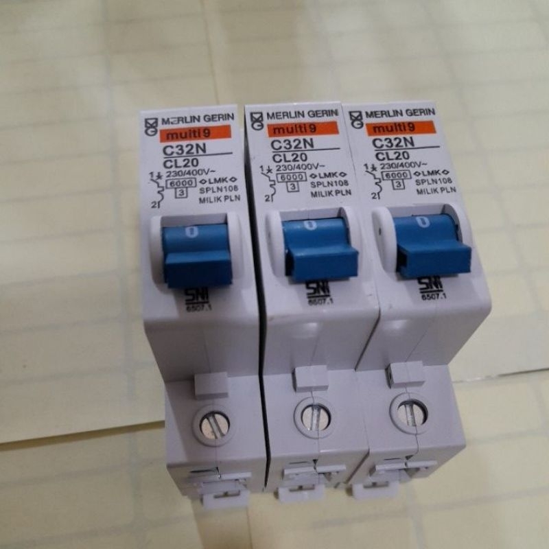 Jual mcb merlin gerin biru 20A | Shopee Indonesia