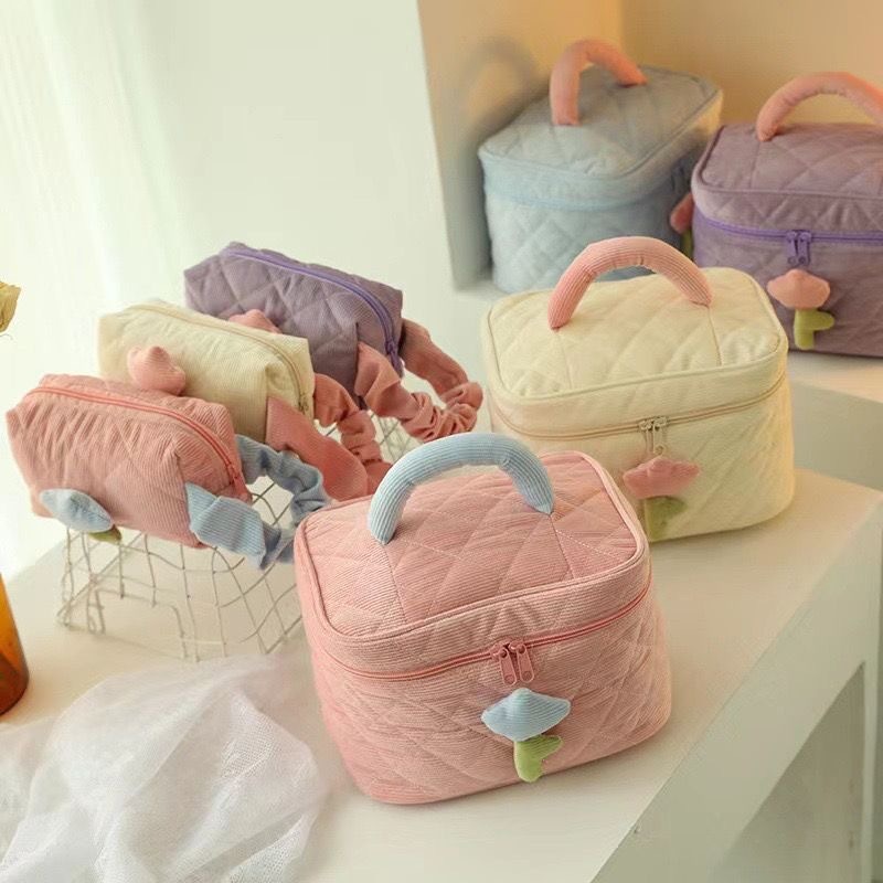 Jual Pouch Makeup Aesthetic Tulip Flower Handle Paste Tas Kosmetik Dan ...