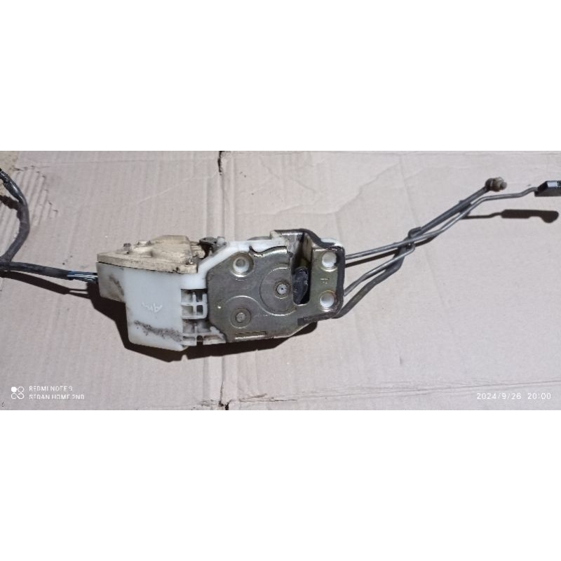 Jual doorlock mekanisme pintu depan kanan honda accord maestro 1990 ...