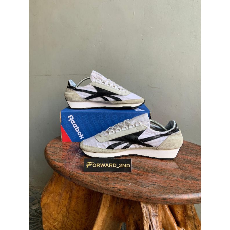 Jual REEBOK AZTEC WHITE | Shopee Indonesia