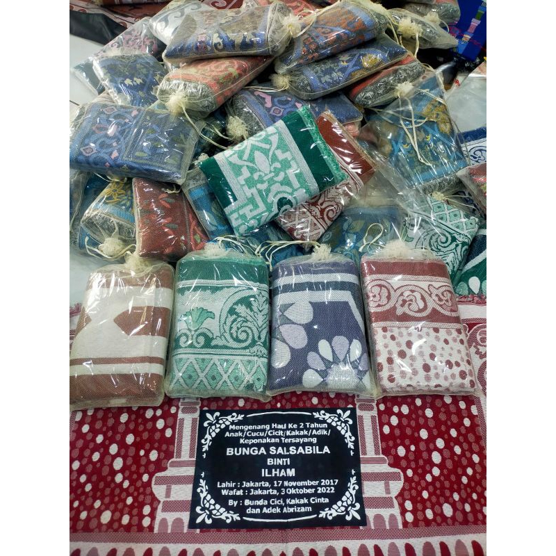 Jual 80pcs souvenir sajadah tahlilan 70×110 kemas tile | Shopee Indonesia