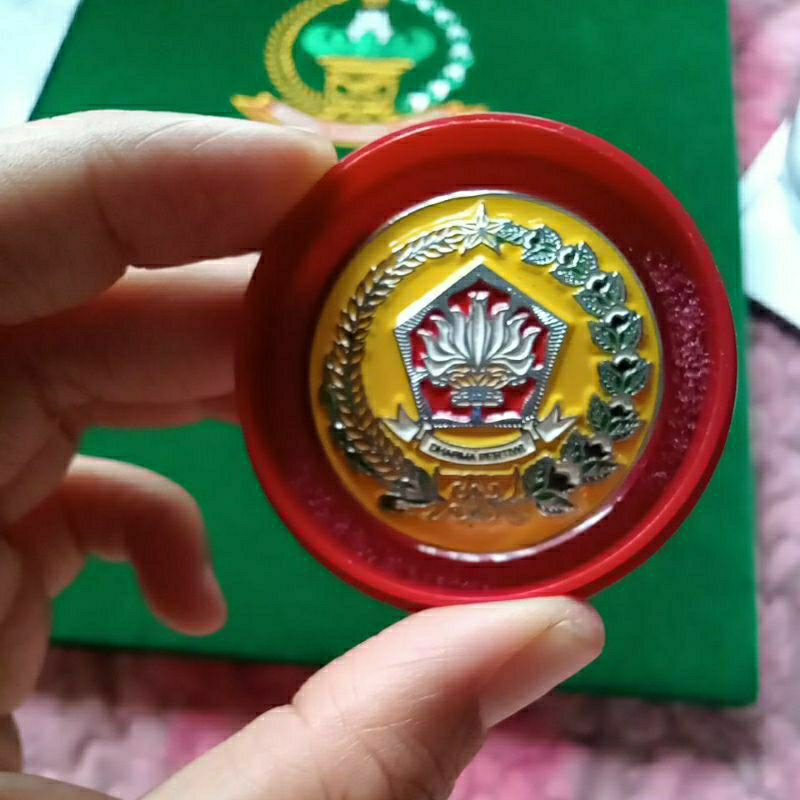 Jual LENCANA DHARMA PERTIWI SESUAI MUPUS TERBARU | Shopee Indonesia