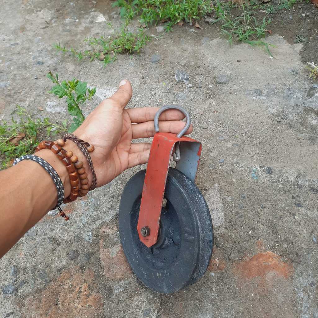 Jual Kerekan Timba / Katrol Sumur / katrol Kerekan Bahan Besi Cor Tebal ...