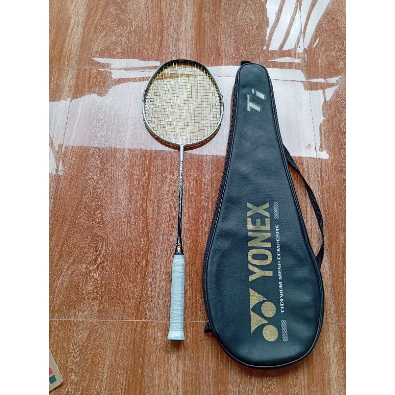 Jual raket badminton bulu tangkis bekas original Yonex | Shopee Indonesia