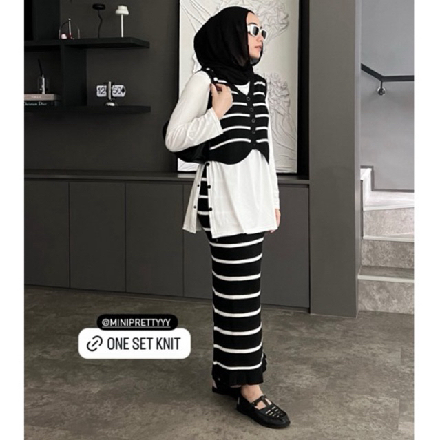 Jual Setelan Rok Rompi Rajut Motif Salur / Oneset Knit Skirt Vest ...