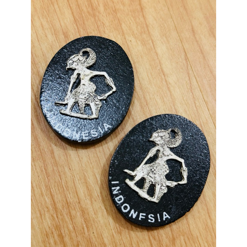 Jual Magnet kayu wayang hitam lukis 1 kodi (isi 20 pcs) souvenir oleh ...