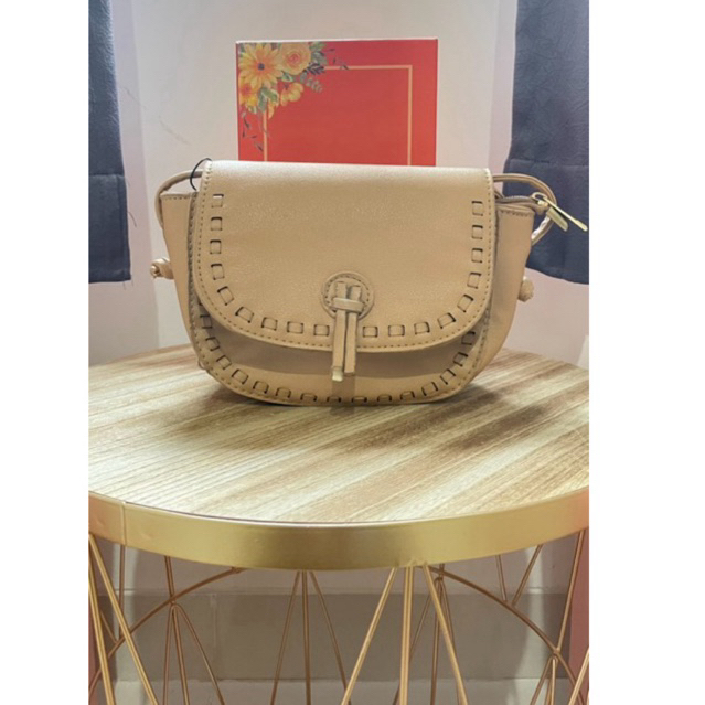 Jual Sling Bag Les Femmes Preloved | Shopee Indonesia