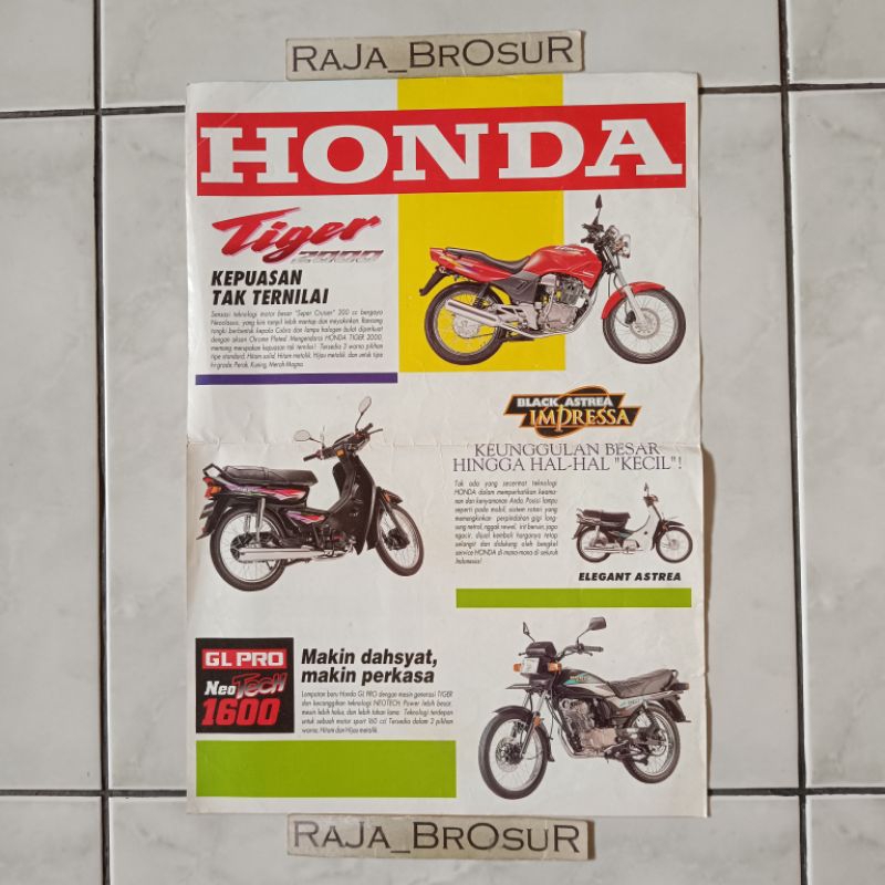 Jual Poster brosur katalog iklan jadul lawas jumbo Honda line up 1996 Tiger 2000/Black Astrea ...