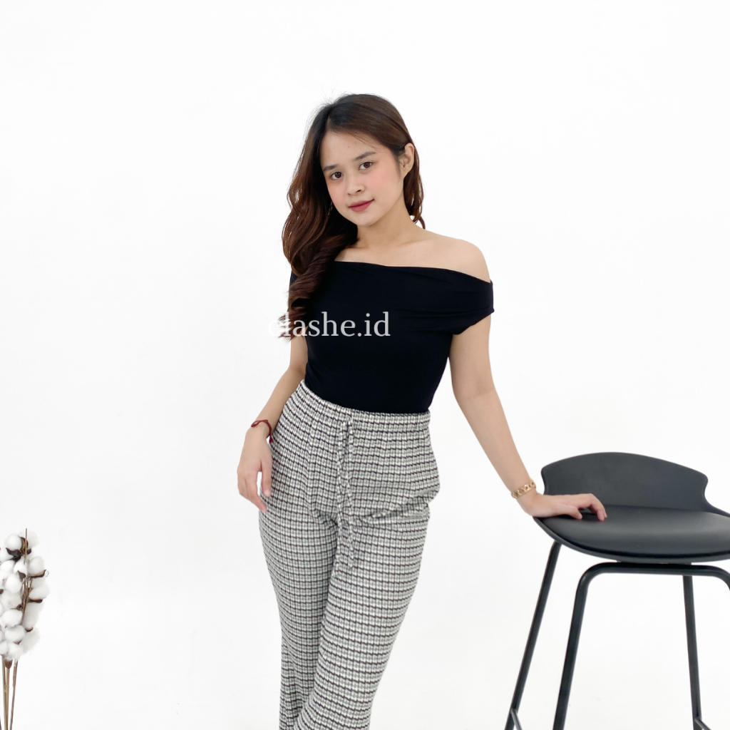 Jual Melia Sabrina Crop Top Rayon Spandex Basic OOTD by Clashe | Shopee ...