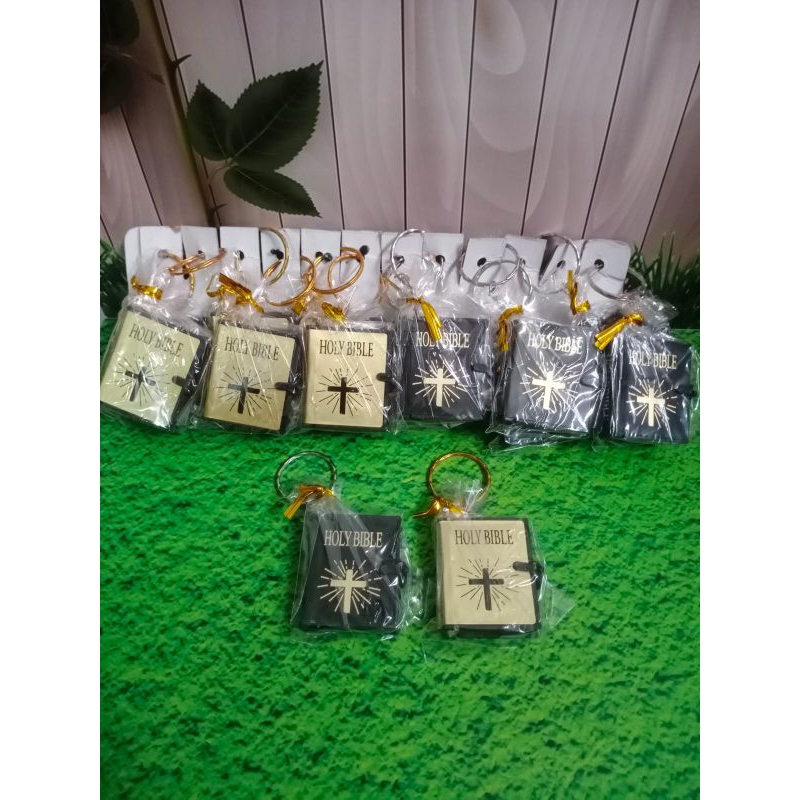 Jual gantungan kunci alkitab mini holly bible kristen katolik promo ...