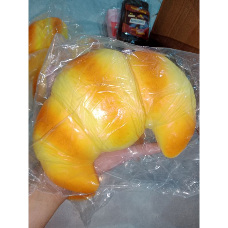 Jual Squishy Roti Croissant Super Jumbo Roti Palsu Squishy Makanan Slow ...