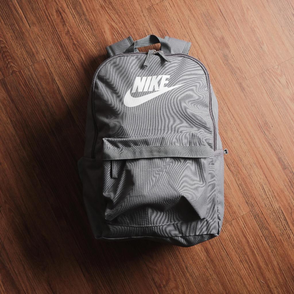 Jual NIKE HERITAGE BACKPACK - GREY WHITE SWOOSH | Shopee Indonesia