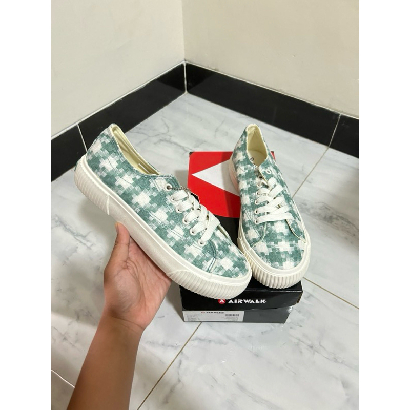 Jual Sepatu Airwalk Hijau rajut sale 70% ukuran 40 (ATHENA) | Shopee ...