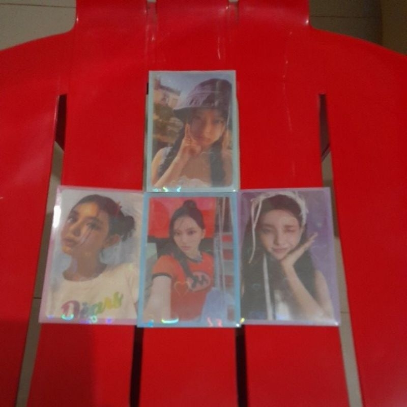 Jual set foto card official Hanni buket Hanni ip | Shopee Indonesia