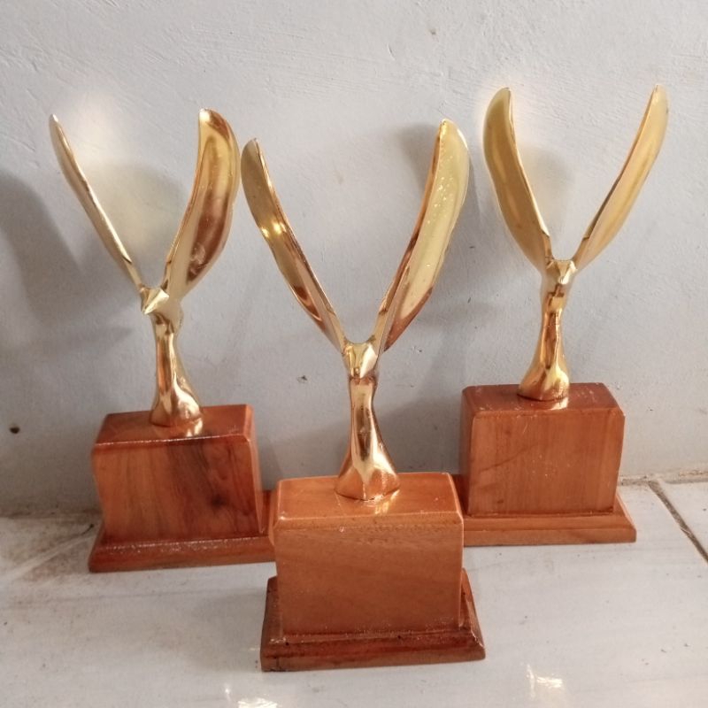 Jual Trophy logam 3D sayap | Shopee Indonesia