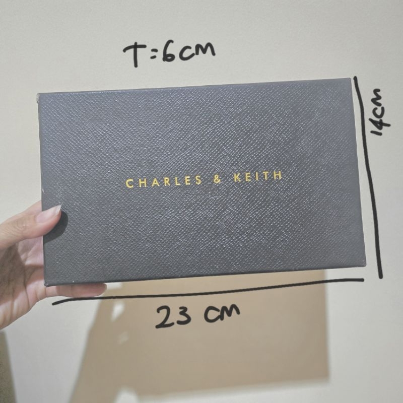 Jual Box dompet kosong charles n keith second | Shopee Indonesia
