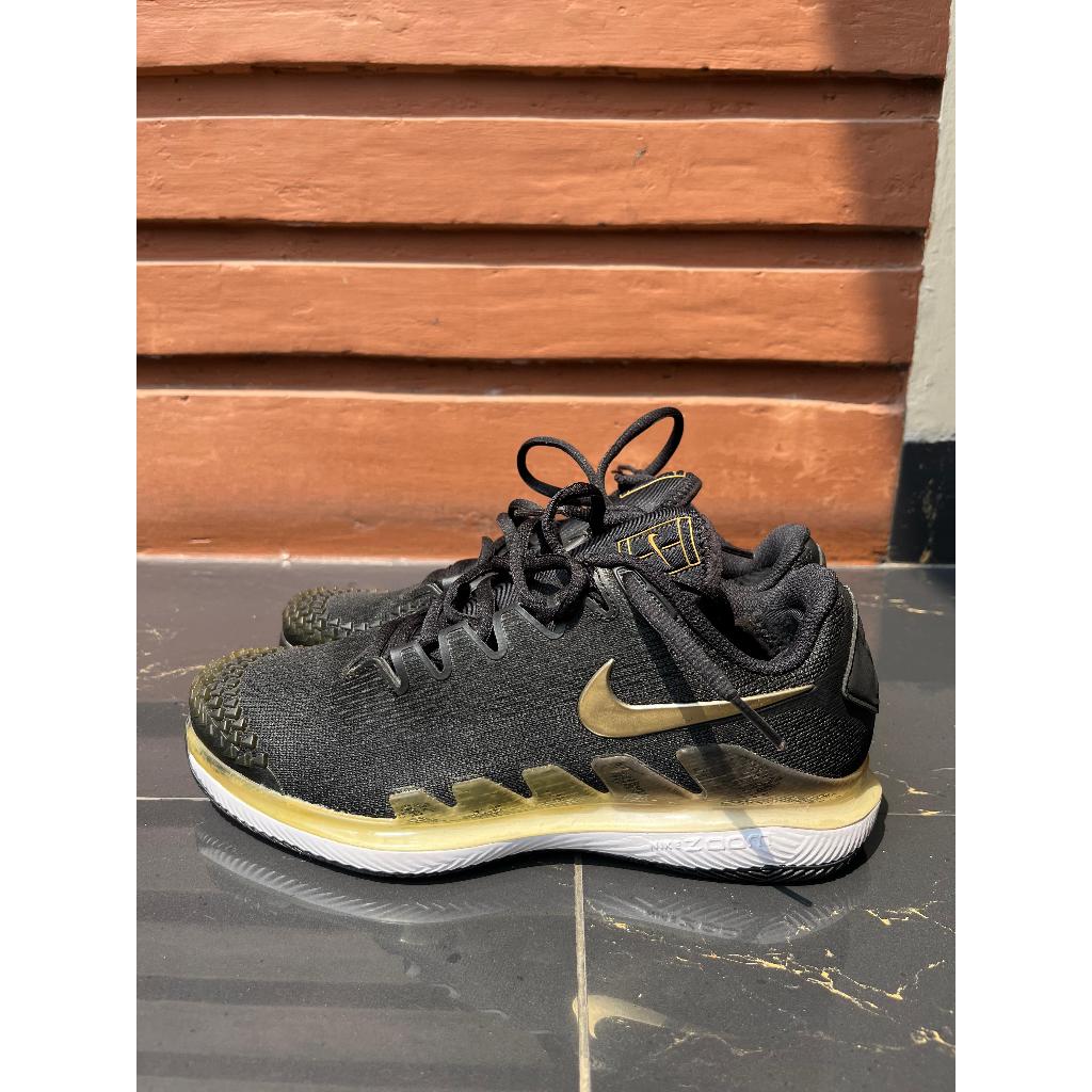 Jual SEPATU TENNIS NIKE Air Zoom Vapor X Knit Black Metallic Gold White ...