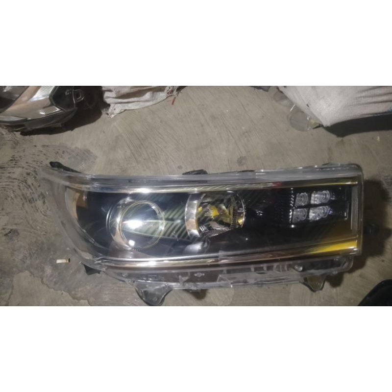 Jual Headlamp INNOVA REBORN V / VENTURER kanan Bekas mulus | Shopee ...