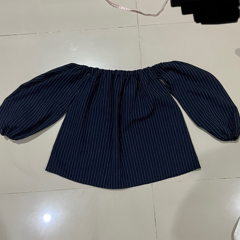 Jual atasan sabrina biru garis"(preloved) | Shopee Indonesia