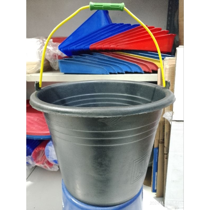 Jual Ember Cor Hitam 22 / Ember Karet Hitam Anti Pecah | Shopee Indonesia