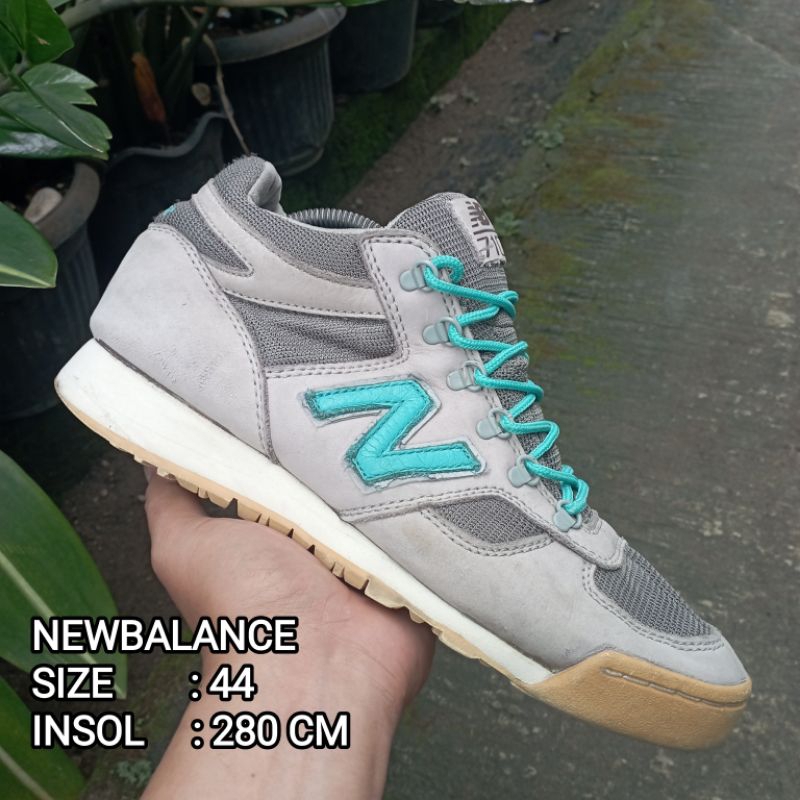 Jual sepatu gunung outdoor hiking pria second Evolution Mid NB | Shopee ...