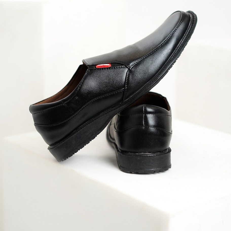 Jual Sepatu kerja pria hitam casual model keren everywhere | Shopee ...