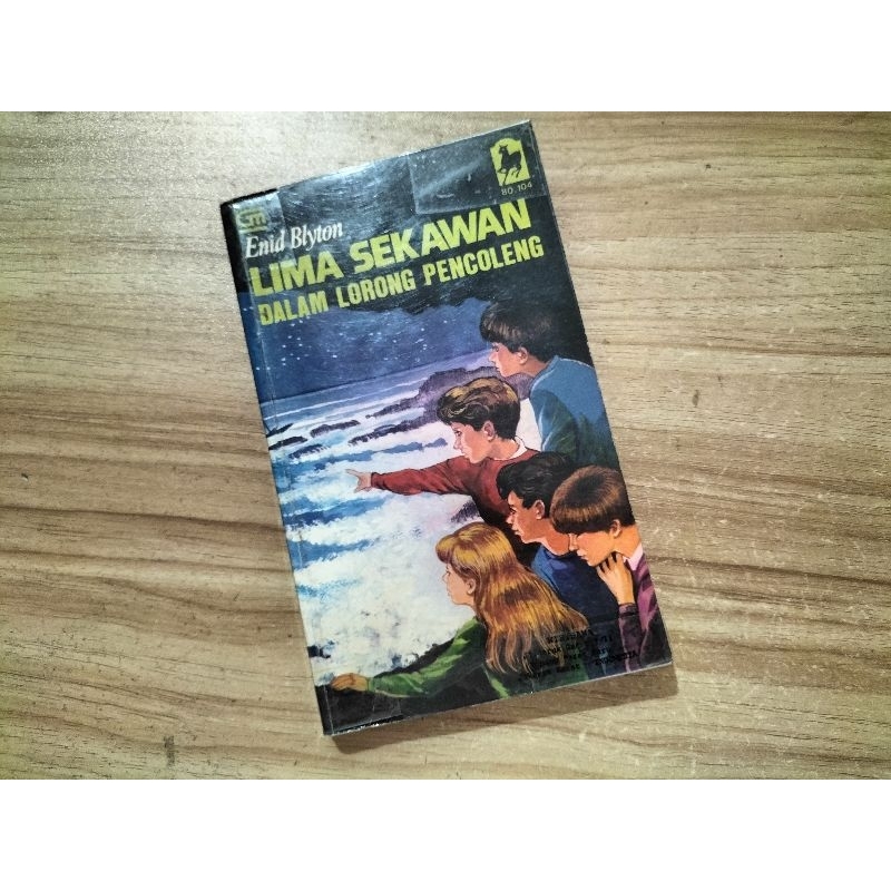 Jual Novel Lima Sekawan Dalam Lorong Pencoleng, karya Enid Blyton ...