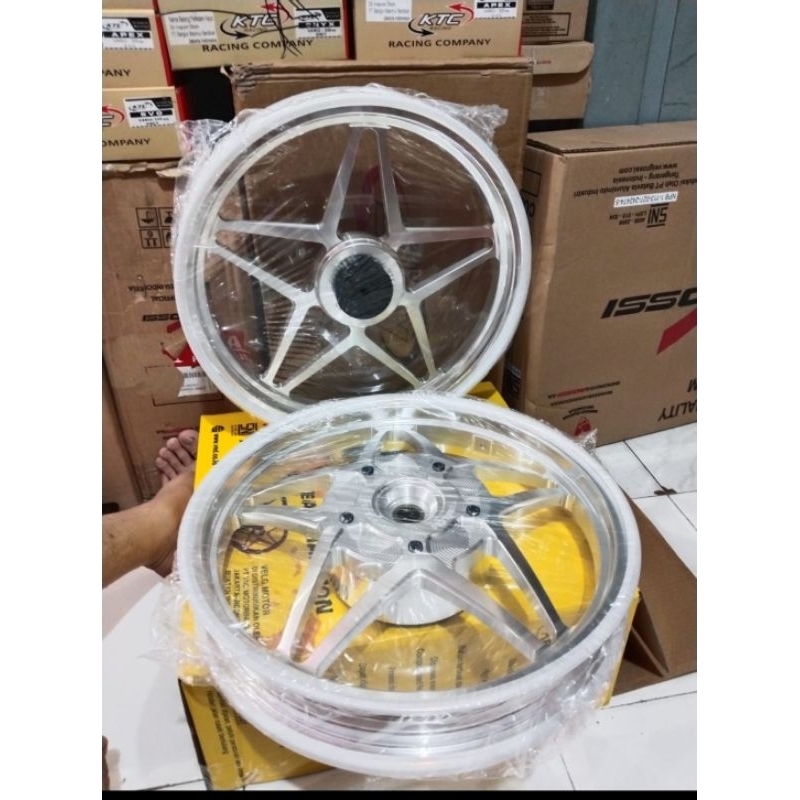 Jual VELG RACING VND V SPEED V1 VARIO 125/150 /VARIO 160 CBS UK 185/215-14 CHROME | Shopee Indonesia