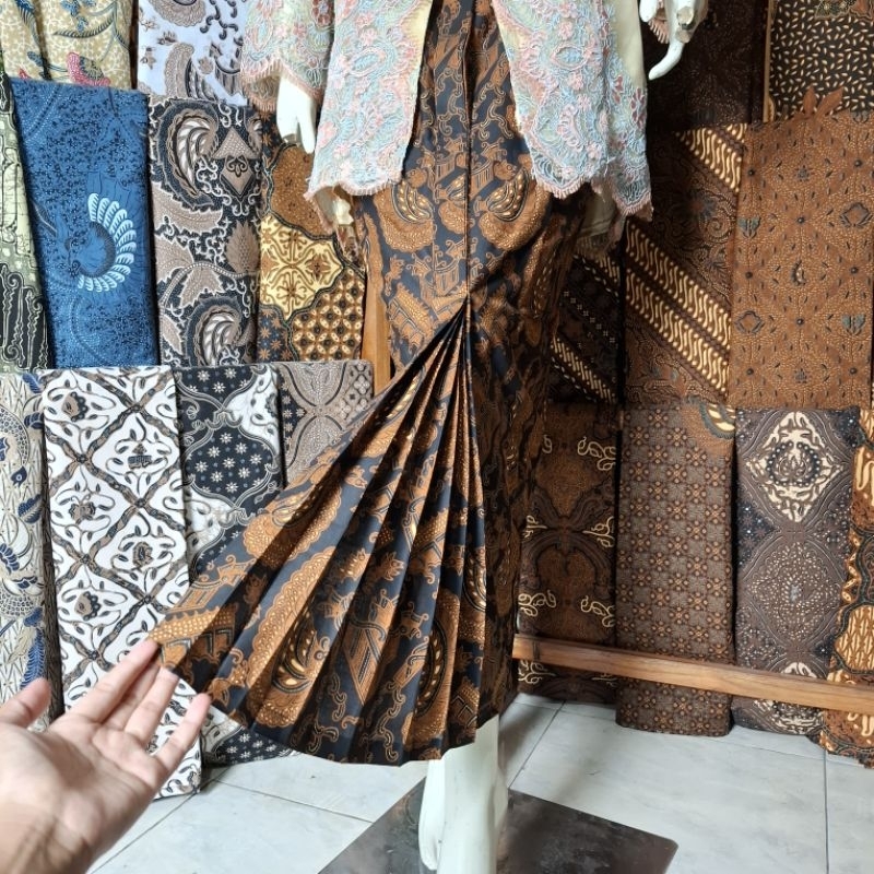 Jual Rok Wiru dan Selendang Batik Semen Romo Ireng Hitam Bawahan Kebaya ...