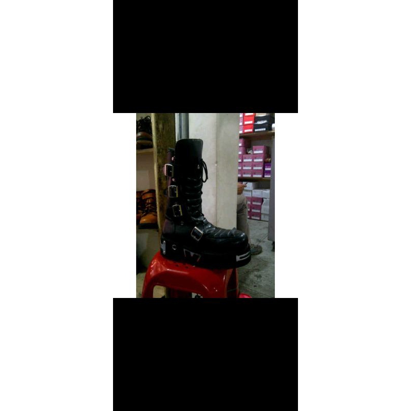 Jual custom sepatu boots rock gesper 4 motif Balongan | Shopee Indonesia