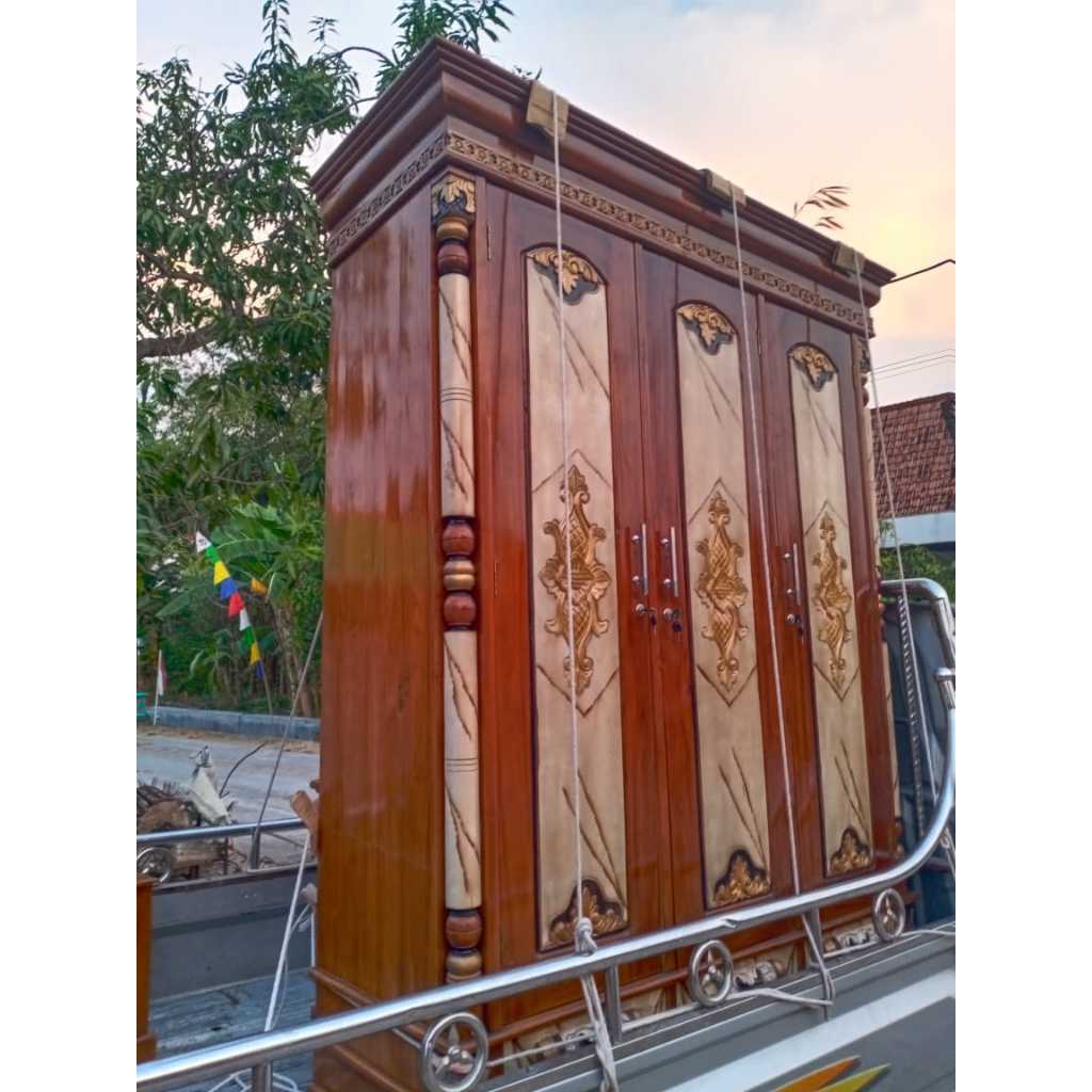 Jual LEMARI JATI PELURU ENGSEL 3 PINTU | Shopee Indonesia