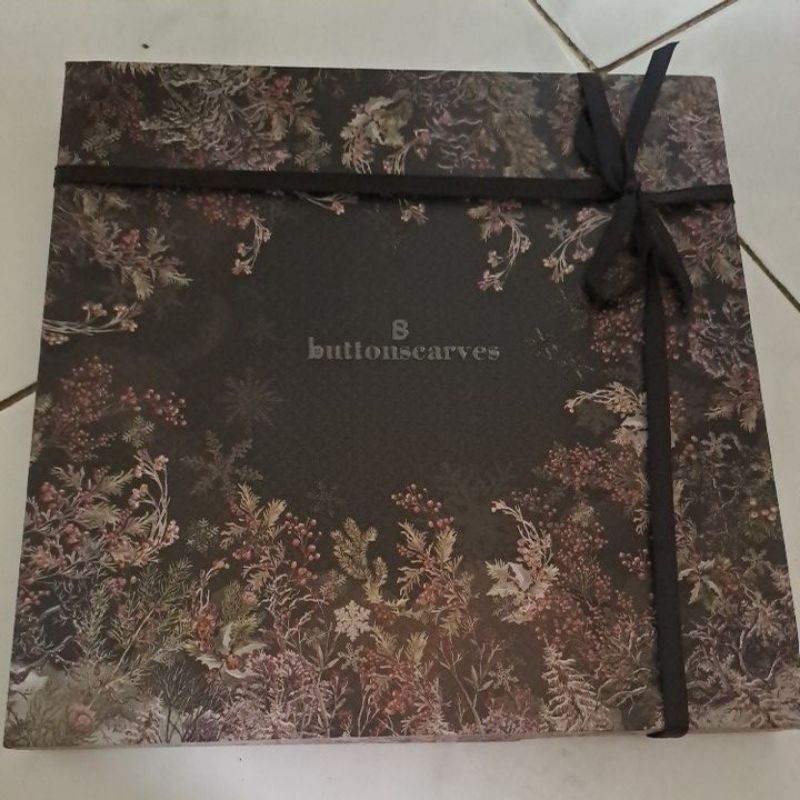 Jual BUTTONSCARVES HOLIDAY BLACK | Shopee Indonesia