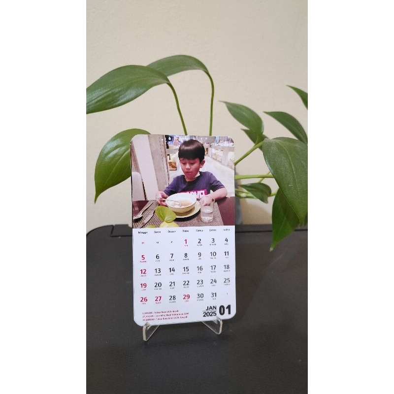 Jual Kalender Mini custom tahun 2025 isi 12 lembar + stand akrilik ...