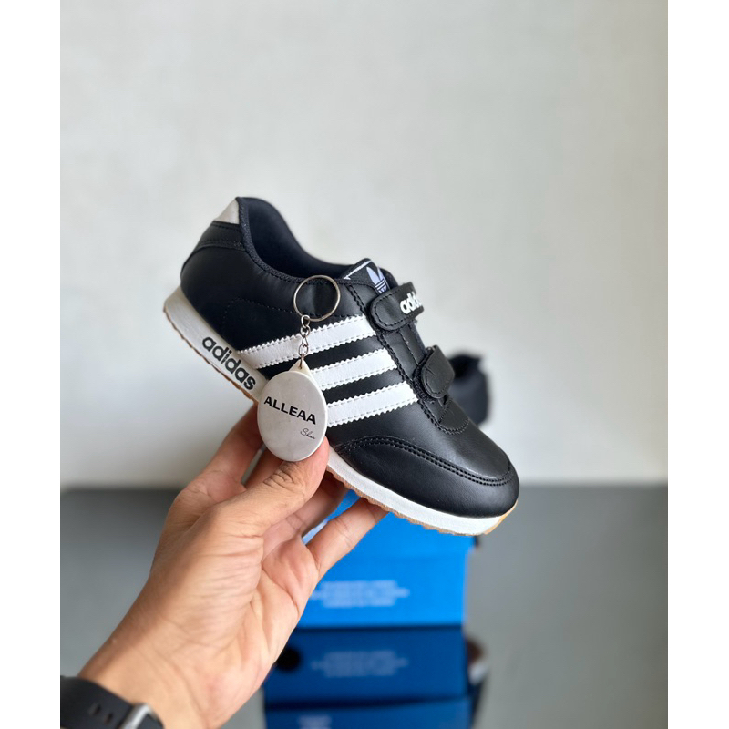 Jual Sepatu Adidas Anak Hitam Putih Perekat ( Neo City racer ) | Shopee ...