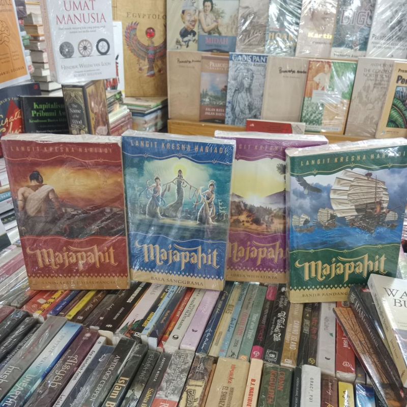 Jual BUKU ORIGINAL LANGIT KRESNA HARIADI, MAJAPAHIT 1 SET 4 BUKU | Shopee Indonesia