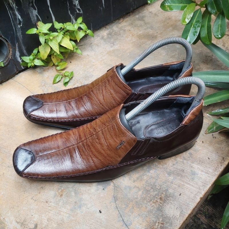 Jual sepatu pantofel second merk bally size 41(25cm) | Shopee Indonesia