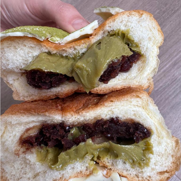 Jual Matcha Red Bean Mochi Bun - Gram and Dough | Shopee Indonesia