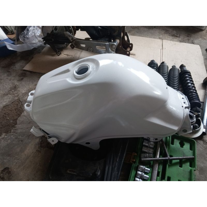 Jual tangki cb 150 warna putih original | Shopee Indonesia