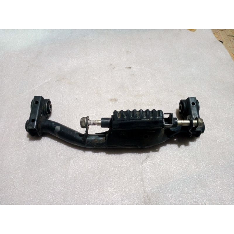 Jual engine mounting Honda beat deluxe/ Genio/ Scoopy new original ...