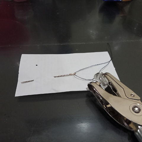 Jual pembolong jarum ukuran mini kecil bulat 1 satu lubang jarang ada ...