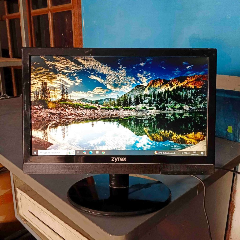 Jual Monitor Lcd Merk Zyrex Ukuran Layar 16 Inch Kondisi Segel Grade A ...