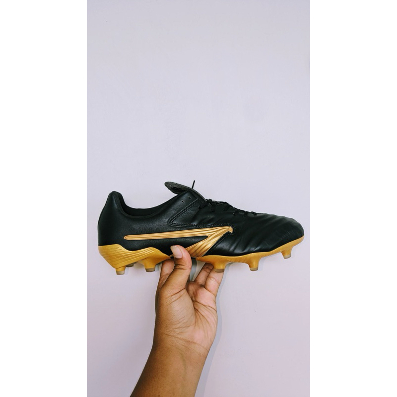 Jual Mezzala Soccer Pro Black (Kulit sapi) by BRODO (second) | Shopee ...