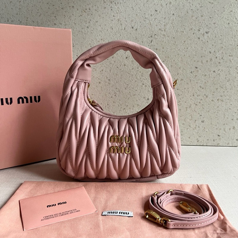 Jual Miu Miu wander matelasse nappa leather hobo bag in powder pink | Shopee Indonesia