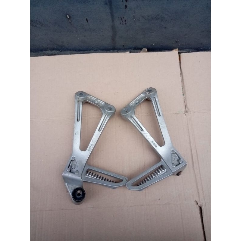 Jual Footstep Step belakang Cbr 150 R fi K45 Original Copotan | Shopee ...