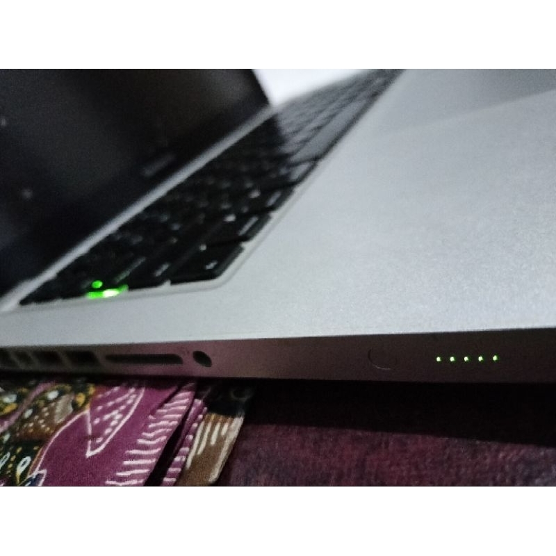 Jual Macbook PRO 2010 MATI Layar Rusak Soket LCD(Capslock Nyala, Batrai ...