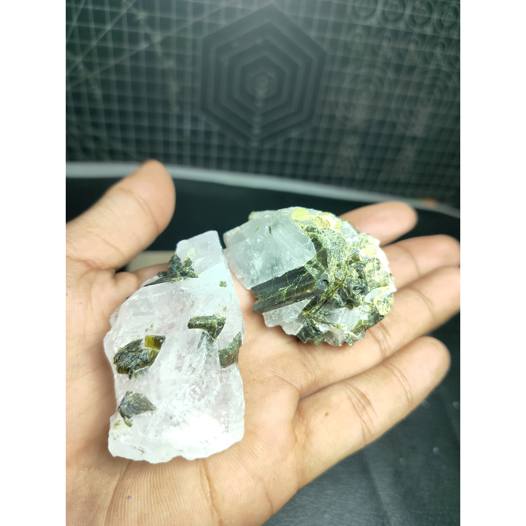 Jual Batu Natural Epidote in Quartz Rough / Raw (3) | Shopee Indonesia