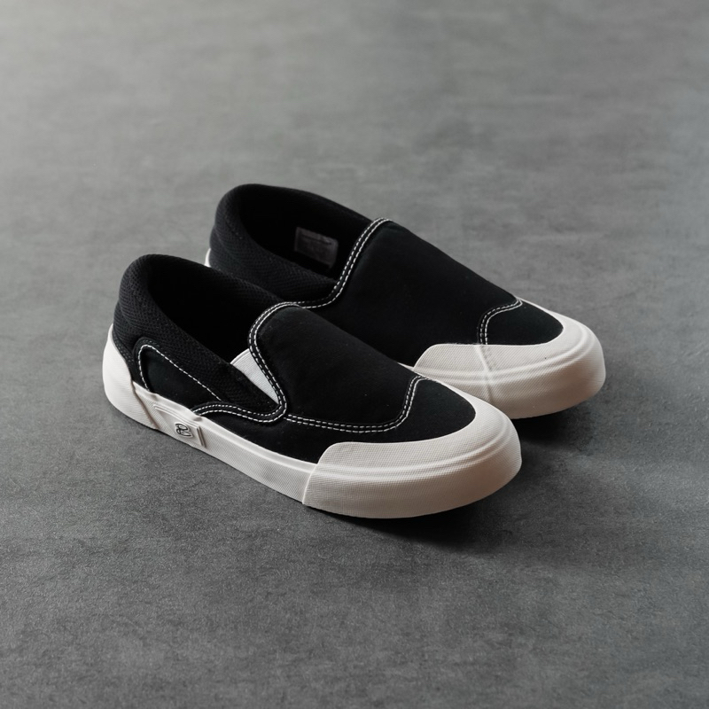 Jual PATROBAS Sepatu Patrobas Cloud Slip On Black White Original Made ...